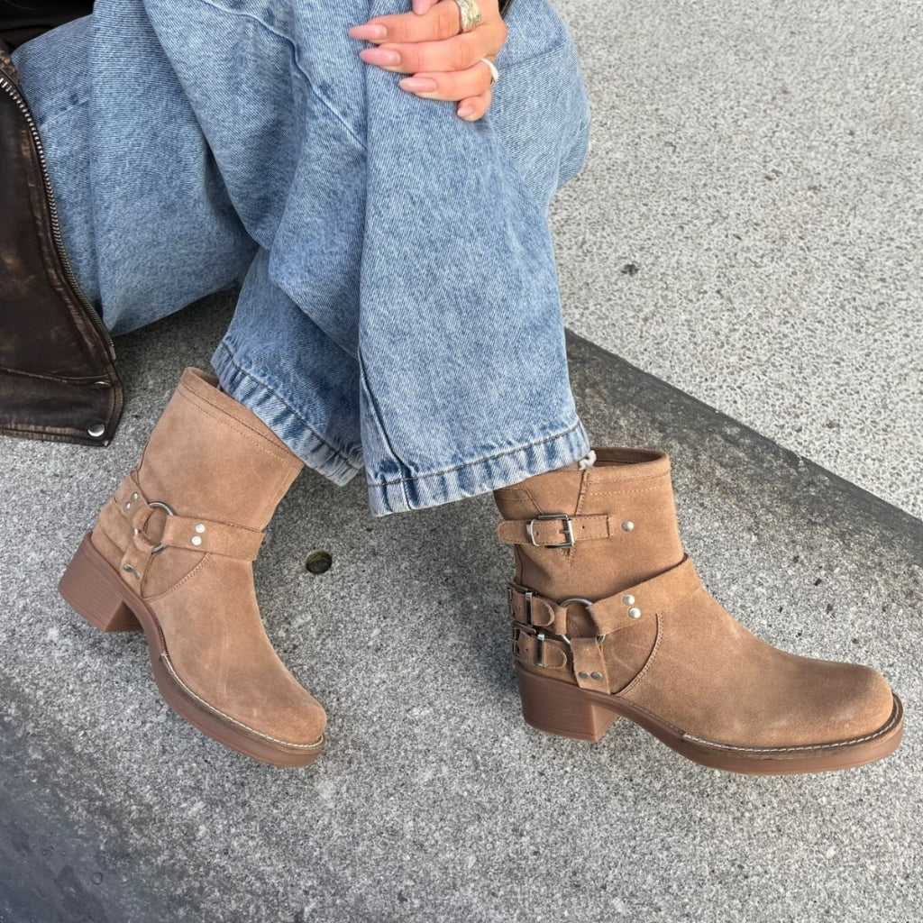 THE MAGIC MOVE SUEDE - TAUPE – Copenhagenshoes.com